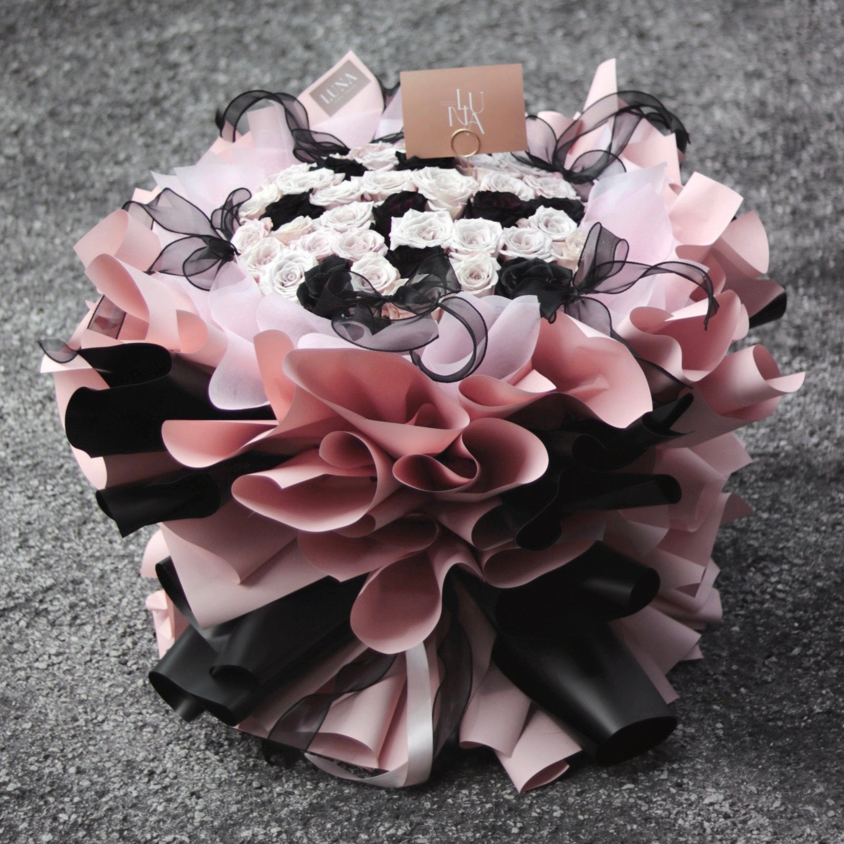 Scarlet Heart Bouquet - Fresh Roses