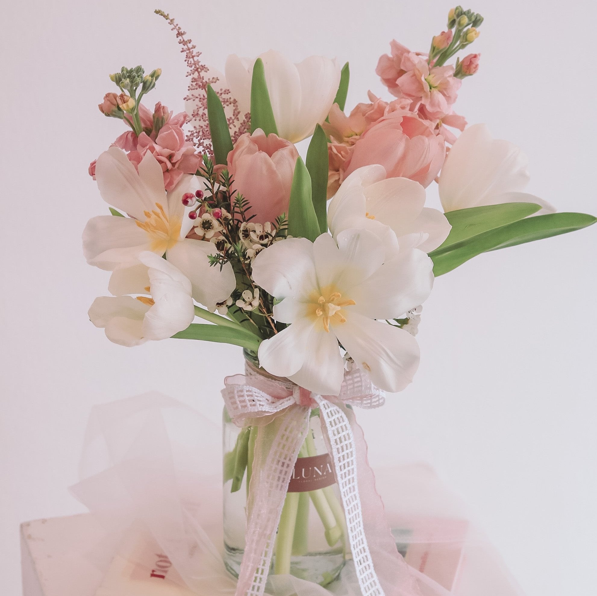 Tessa Vase - Fresh Flowers